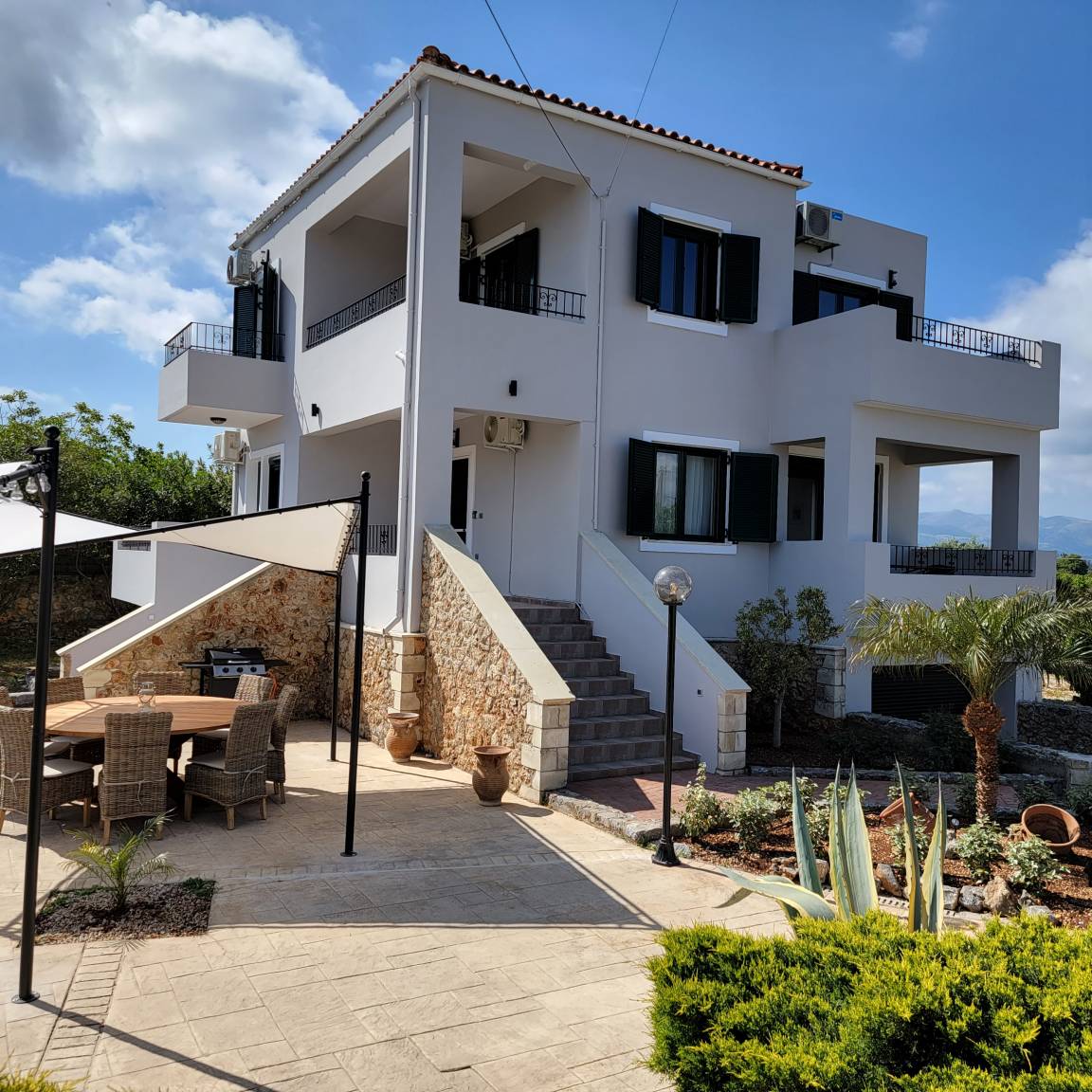 225 M² Villa ∙ 5 Bedrooms ∙ 10 Guests - Greece