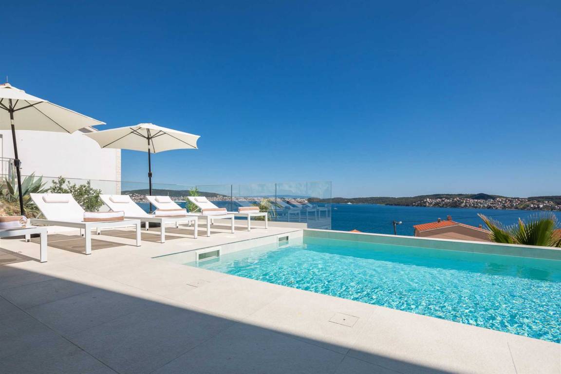 212 M² Villa ∙ 4 Bedrooms ∙ 8 Guests - Trogir