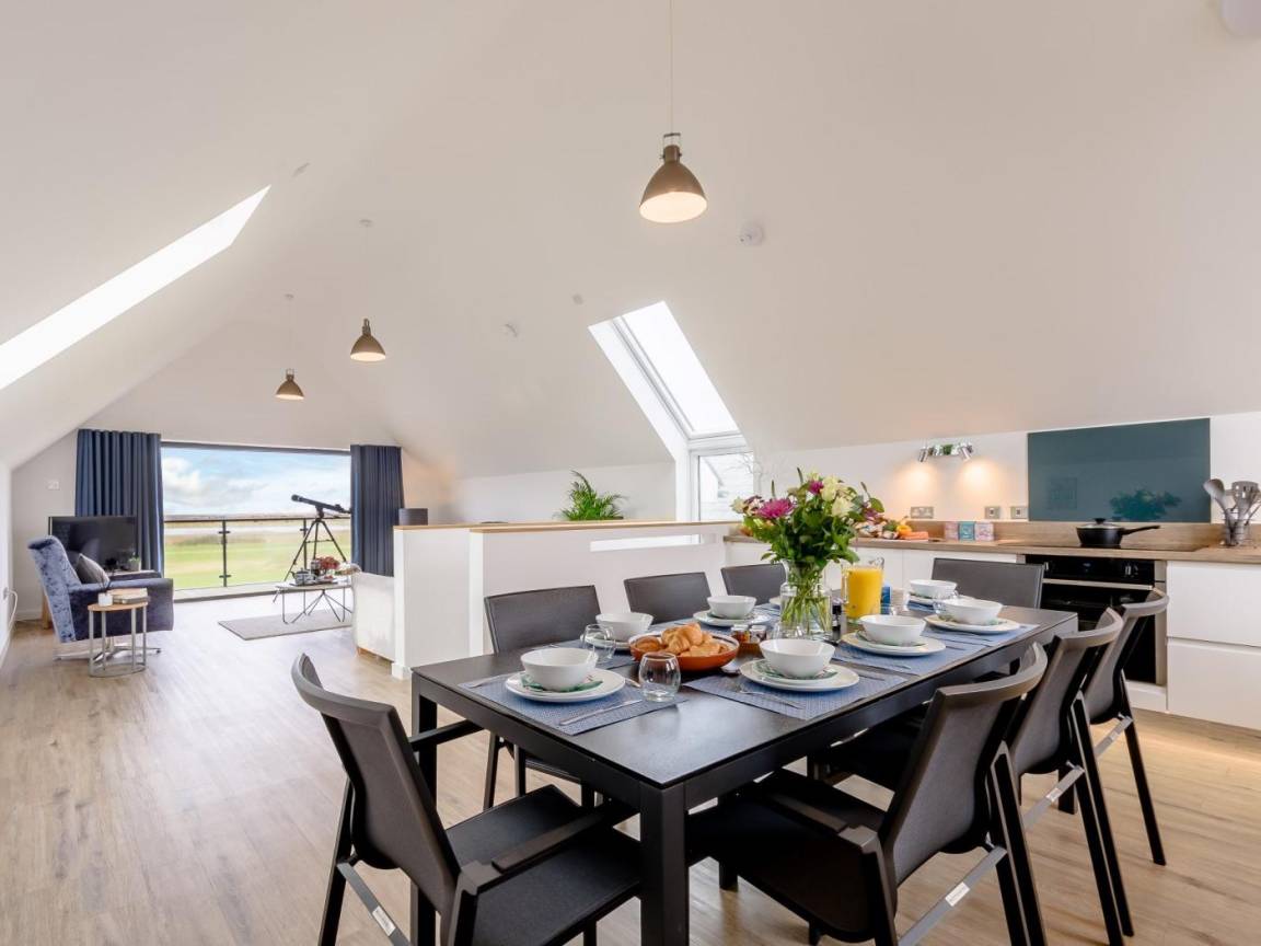 Cottage ∙ 4 Bedrooms ∙ 8 Guests - Appledore