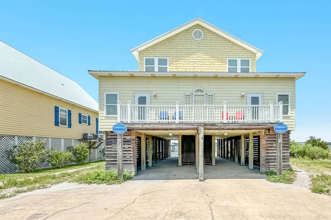 House ∙ 4 Bedrooms ∙ 10 Guests - Gulf Shores, AL