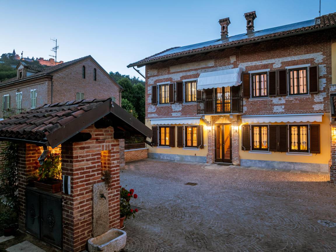 100 M² Apartment ∙ 3 Bedrooms ∙ 6 Guests - Alba, Piyemonte