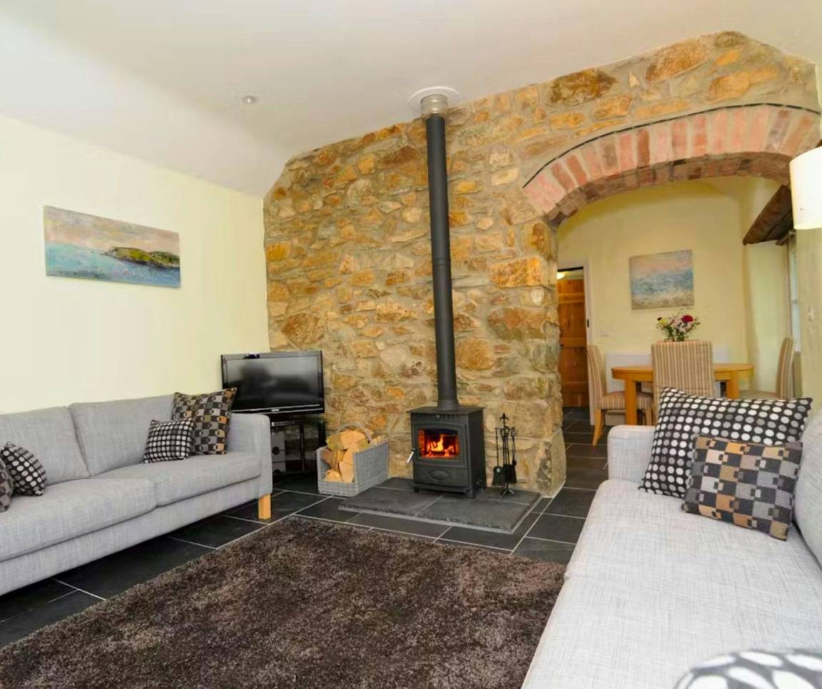 80 M² Cottage ∙ 2 Bedrooms ∙ 4 Guests - Fishguard