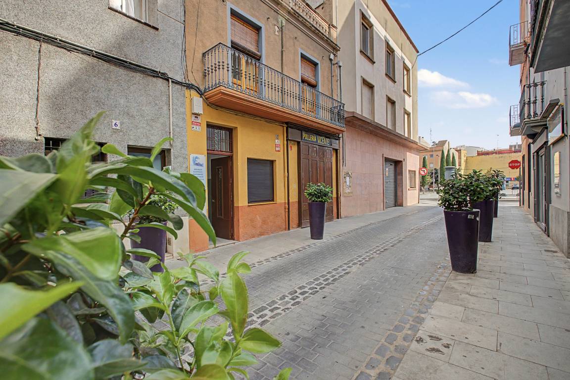 90 M² Apartamento ∙ 3 Habitaciones ∙ 6 Huéspedes - Figueres