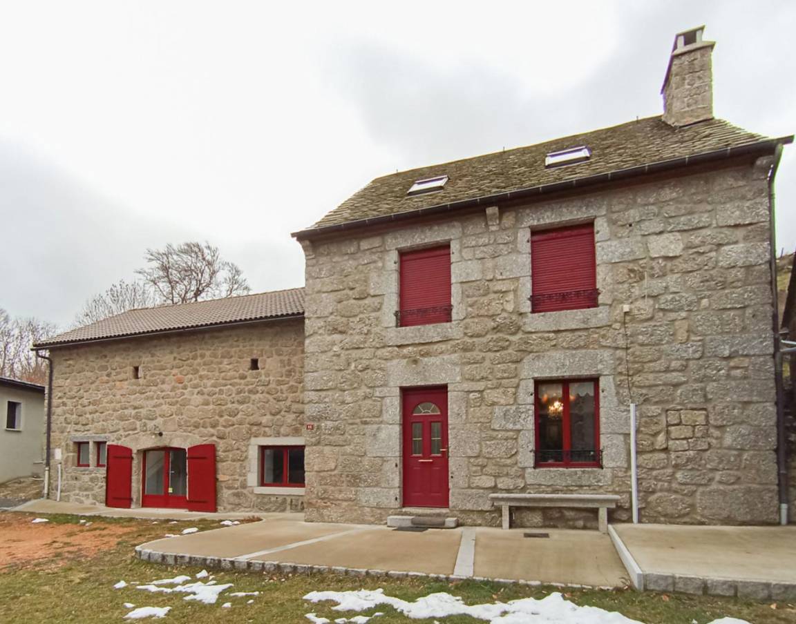 140 M² Gîte ∙ 4 Chambres ∙ 8 Personnes - Lozère