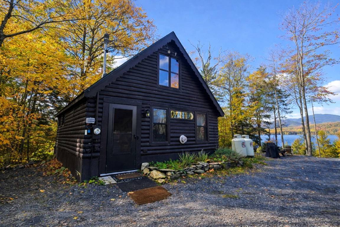 House ∙ 2 Bedrooms ∙ 4 Guests - Greenville, ME