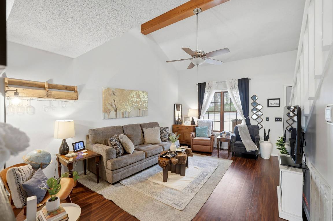 92 M² Apartment ∙ 2 Bedrooms ∙ 6 Guests - Eagle Rock, MO