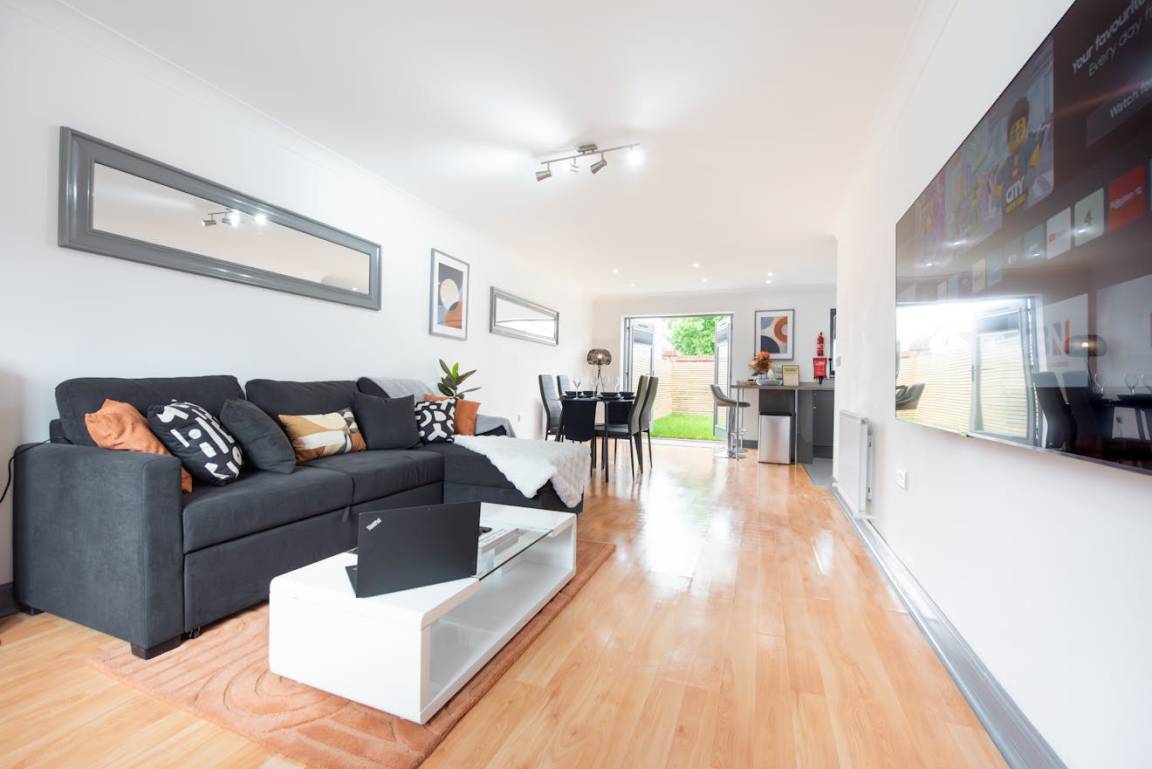 163 M² Casa ∙ 3 Habitaciones ∙ 4 Huéspedes - Colchester