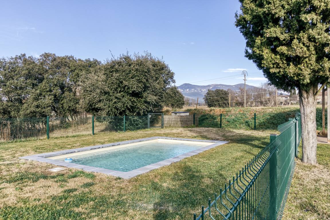 100 M² Finca ∙ 3 Bedrooms ∙ 7 Guests - Besalú