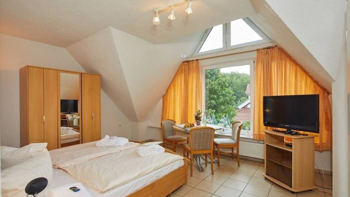 20 M² Hotel ∙ 1 Sypialnia ∙ 2 Gości - Neumünster