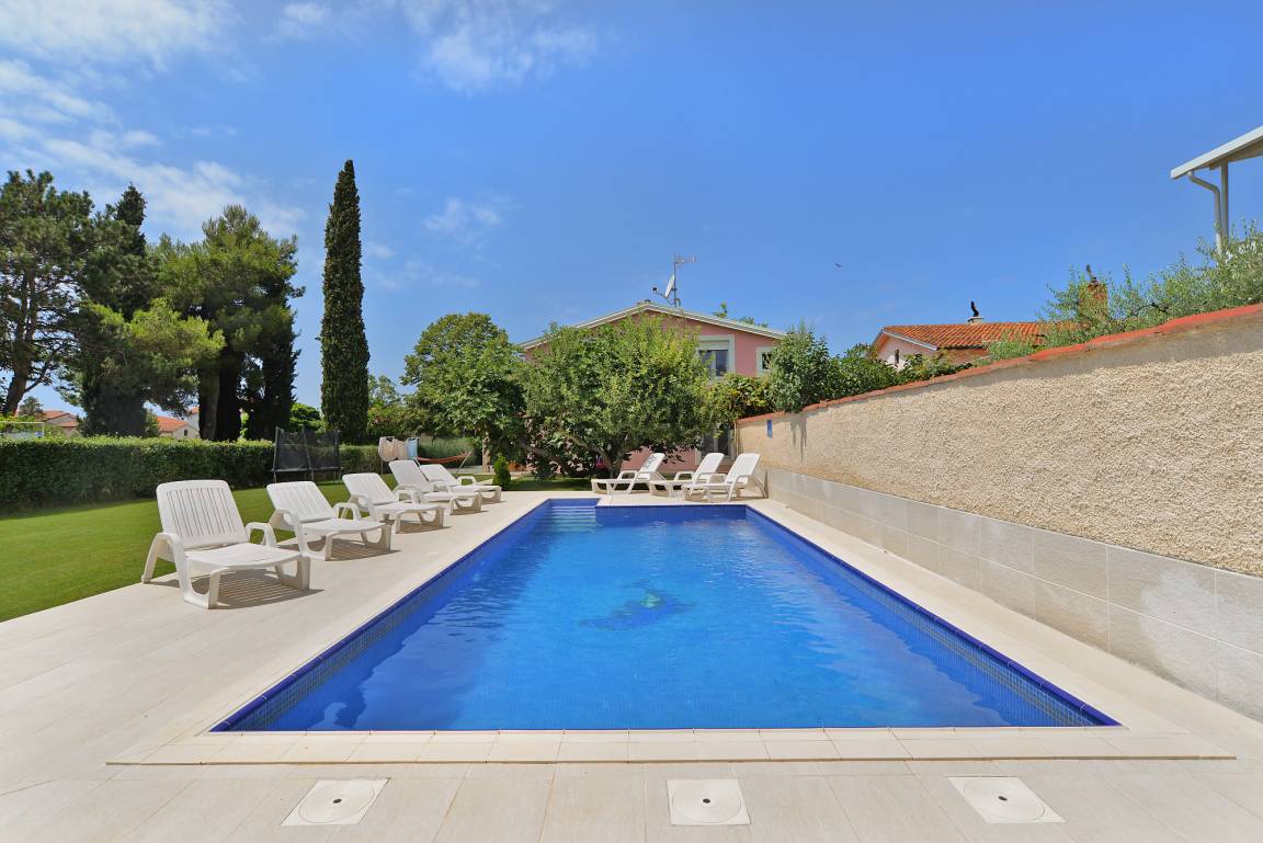 200 M² House ∙ 5 Bedrooms ∙ 12 Guests - Pula
