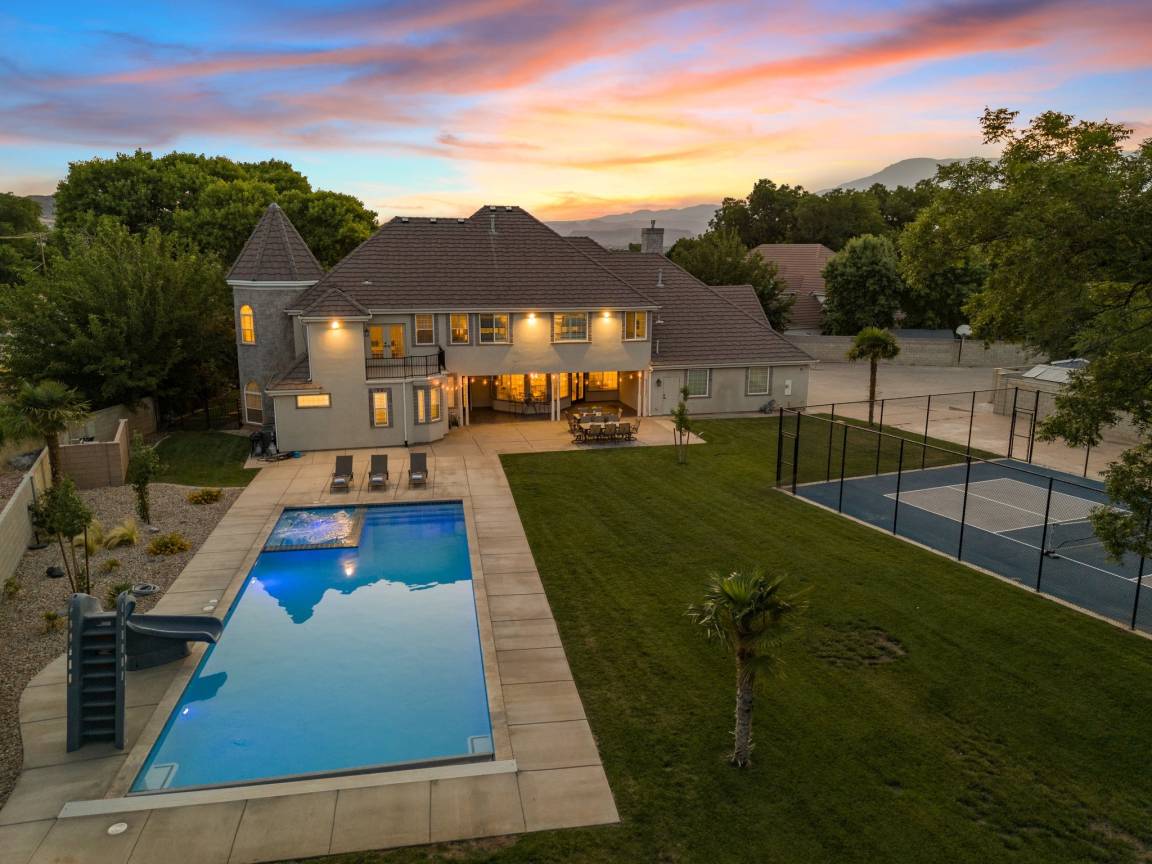 401 M² House ∙ 6 Bedrooms ∙ 22 Guests - La Verkin, UT