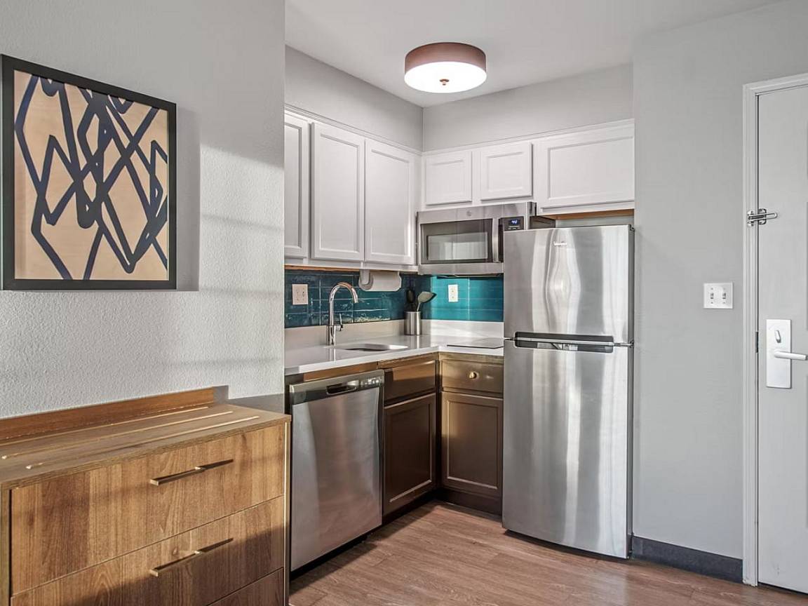 Hotel ∙ 1 Bedroom ∙ 4 Guests - Roseville, CA