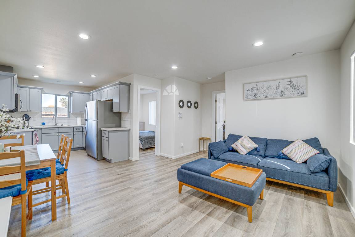 74 M² Talo ∙ 2 Makuuhuonetta ∙ 4 Vierasta - Pomona, CA