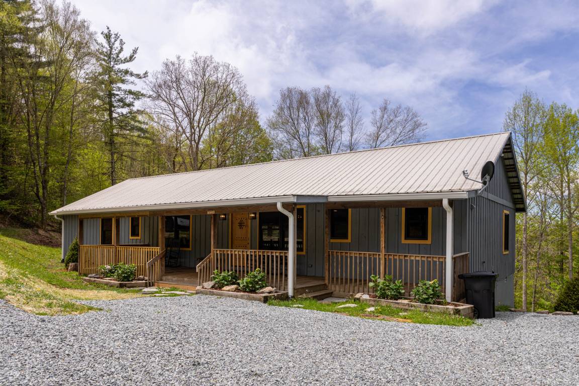 Cabin ∙ 3 Bedrooms ∙ 9 Guests - Roan Mountain, TN