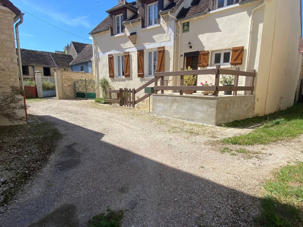 105 M² Cottage ∙ 4 Chambres ∙ 6 Personnes - Nitry