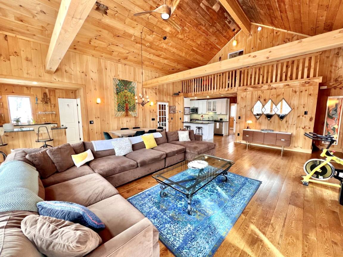 House ∙ 4 Bedrooms ∙ 8 Guests - Bromley Mountain, VT