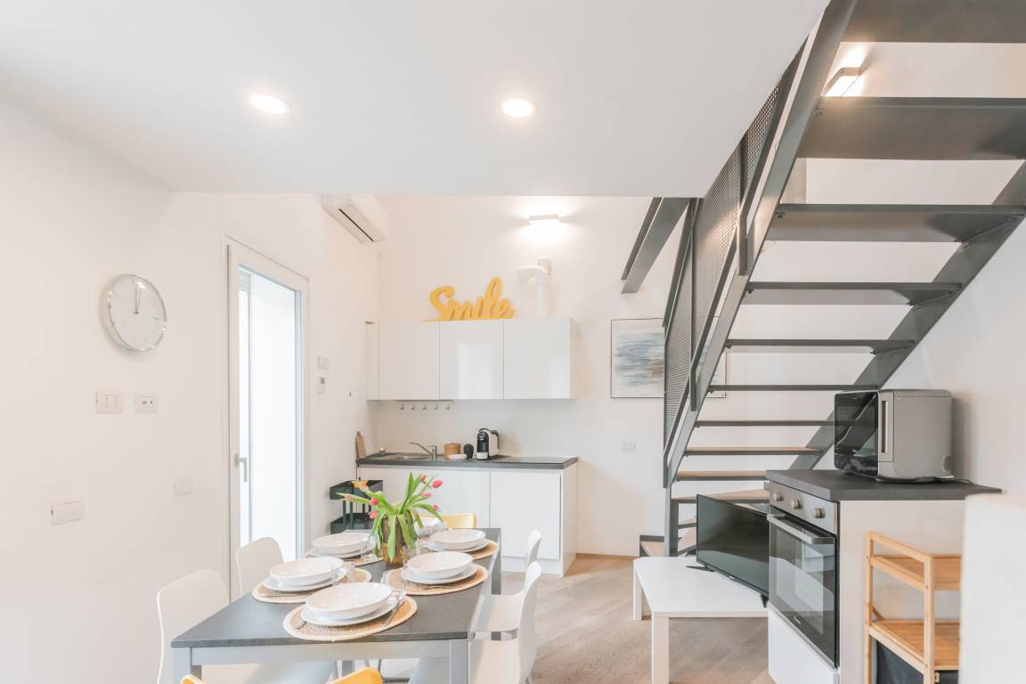 60 M² Apartment ∙ 2 Bedrooms ∙ 4 Guests - Комо
