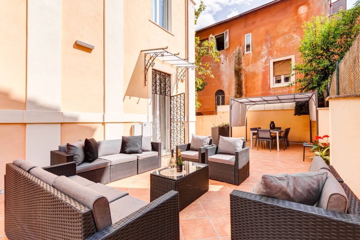 240 M² Villa ∙ 4 Bedrooms ∙ 10 Guests - Rome