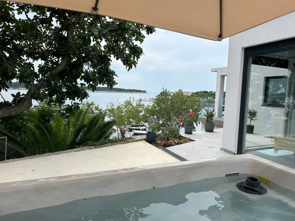 74 M² Apartamento ∙ 3 Habitaciones ∙ 6 Huéspedes - Rab