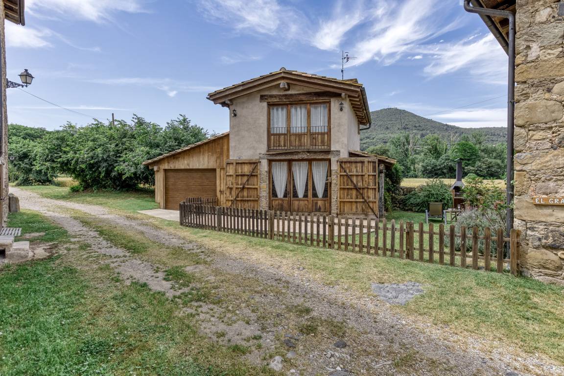 86 M² House ∙ 1 Bedroom ∙ 2 Guests - Besalú