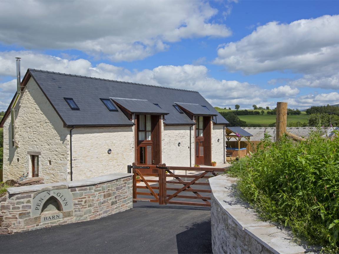 Cottage ∙ 6 Bedrooms ∙ 14 Guests - Wales