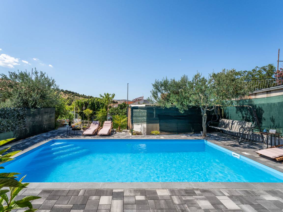 65 M² House ∙ 2 Bedrooms ∙ 5 Guests - Šibenik