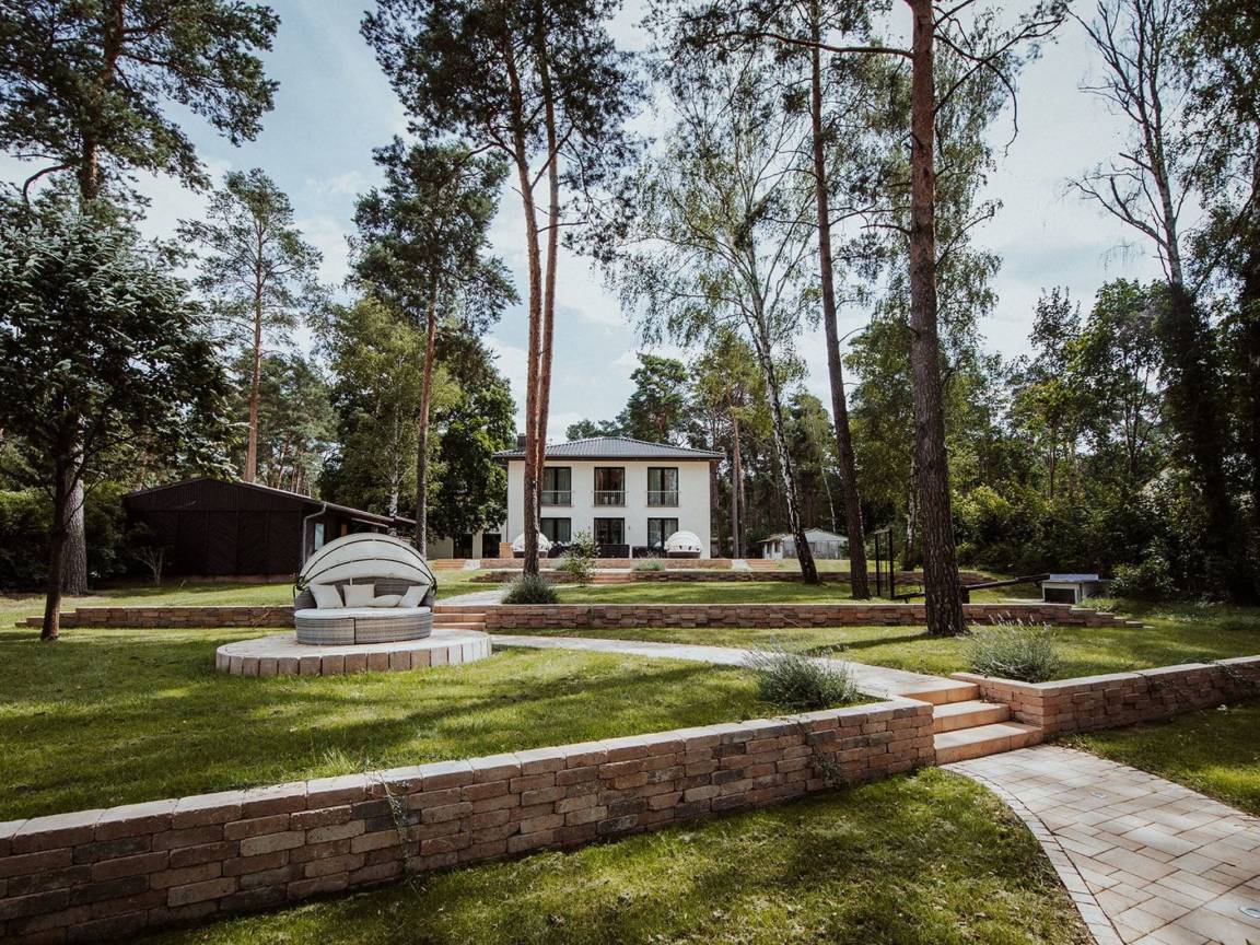 400 M² House ∙ 11 Bedrooms ∙ 24 Guests - Brandenburg