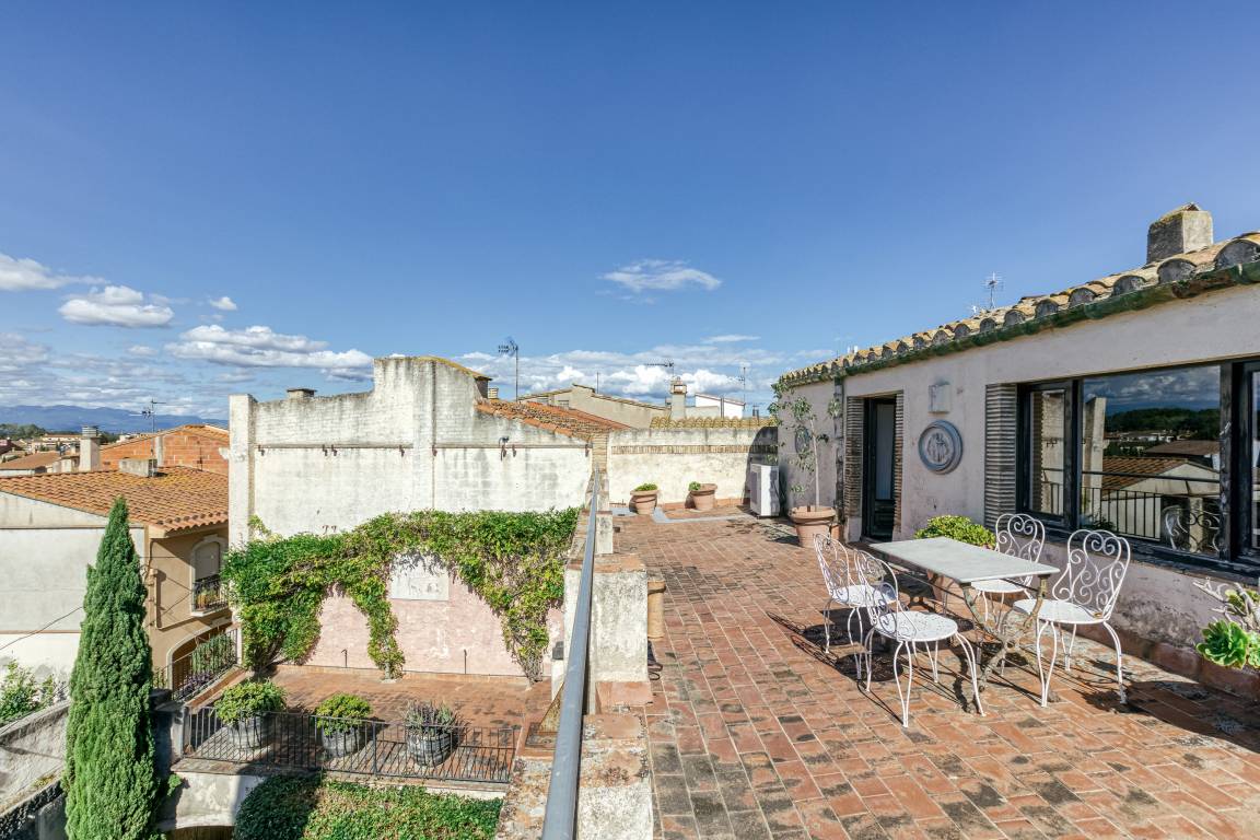 130 M² Apartamento ∙ 2 Habitaciones ∙ 4 Huéspedes - Figueras
