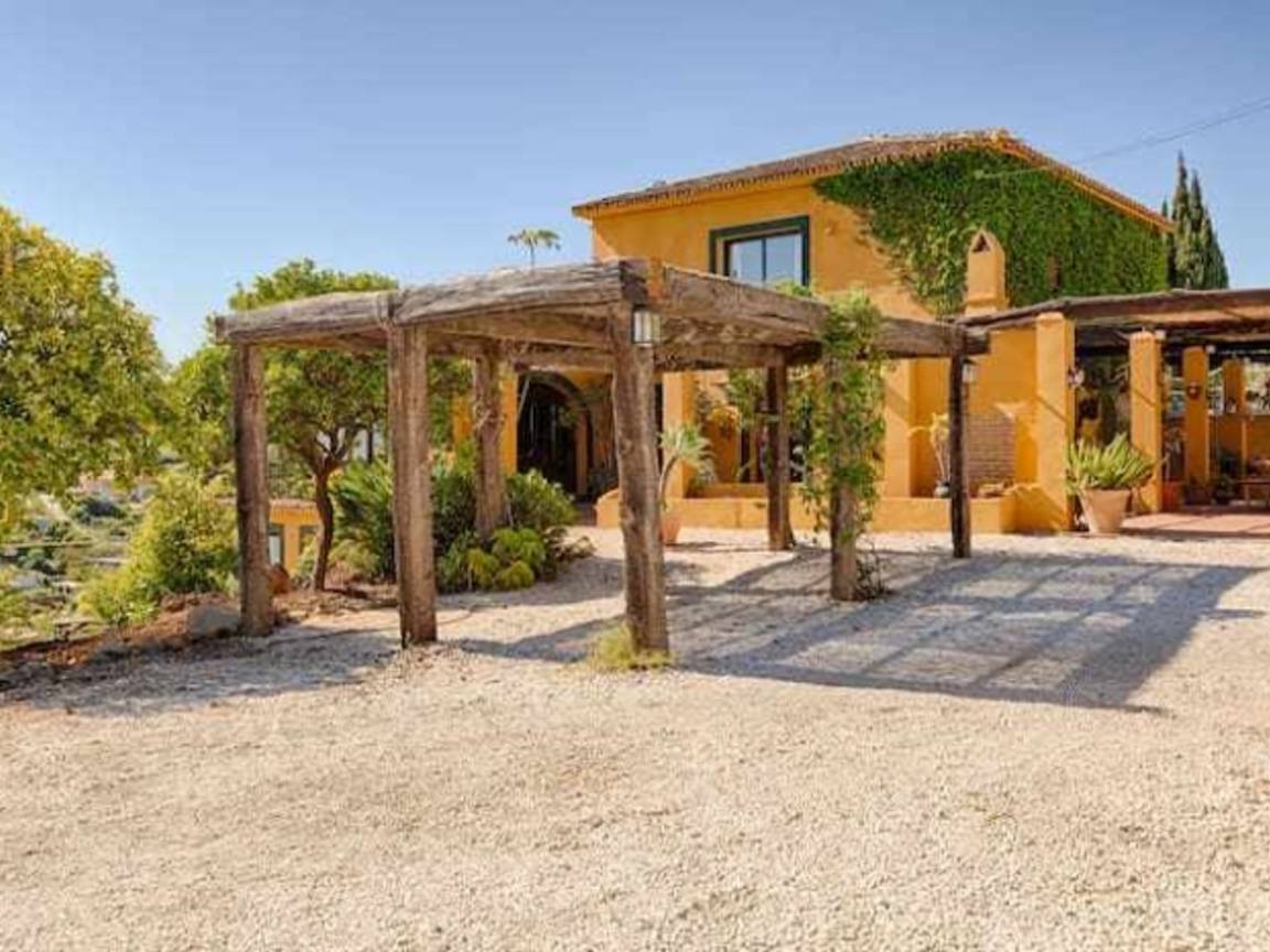 200 M² Apartamento ∙ 6 Habitaciones ∙ 12 Huéspedes - Estepona