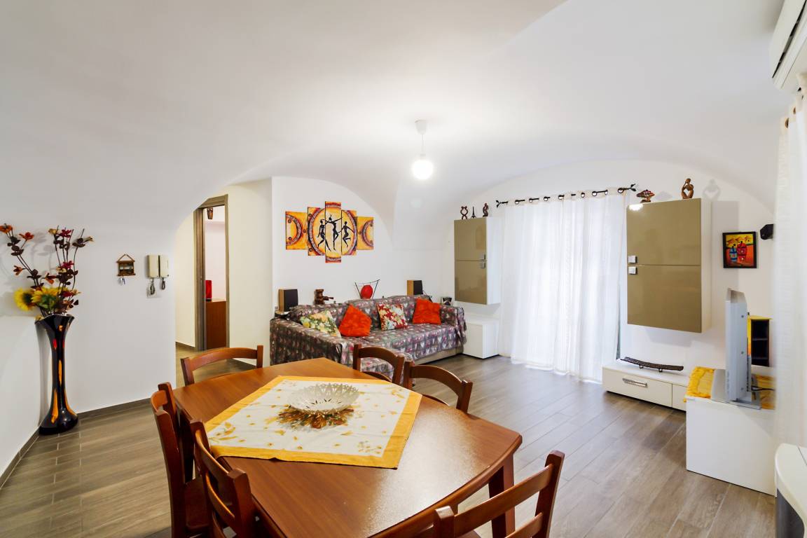 70 M² Apartamento ∙ 2 Habitaciones ∙ 6 Huéspedes - Catania