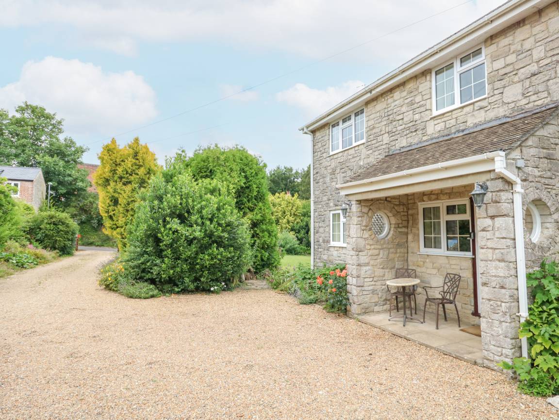 Cottage ∙ 5 Bedrooms ∙ 8 Guests - Dorchester