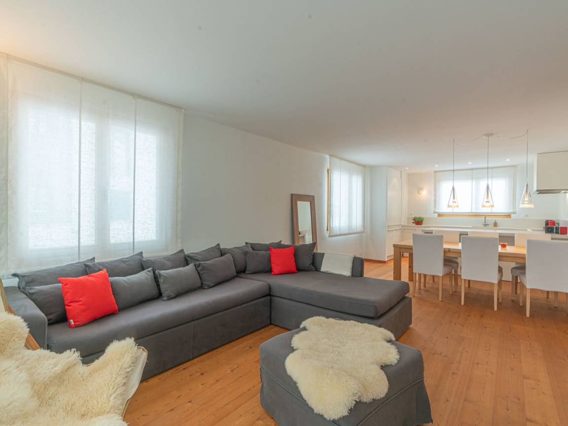 99 M² Ferienwohnung ∙ 2 Schlafzimmer ∙ 4 Gäste - Maloja