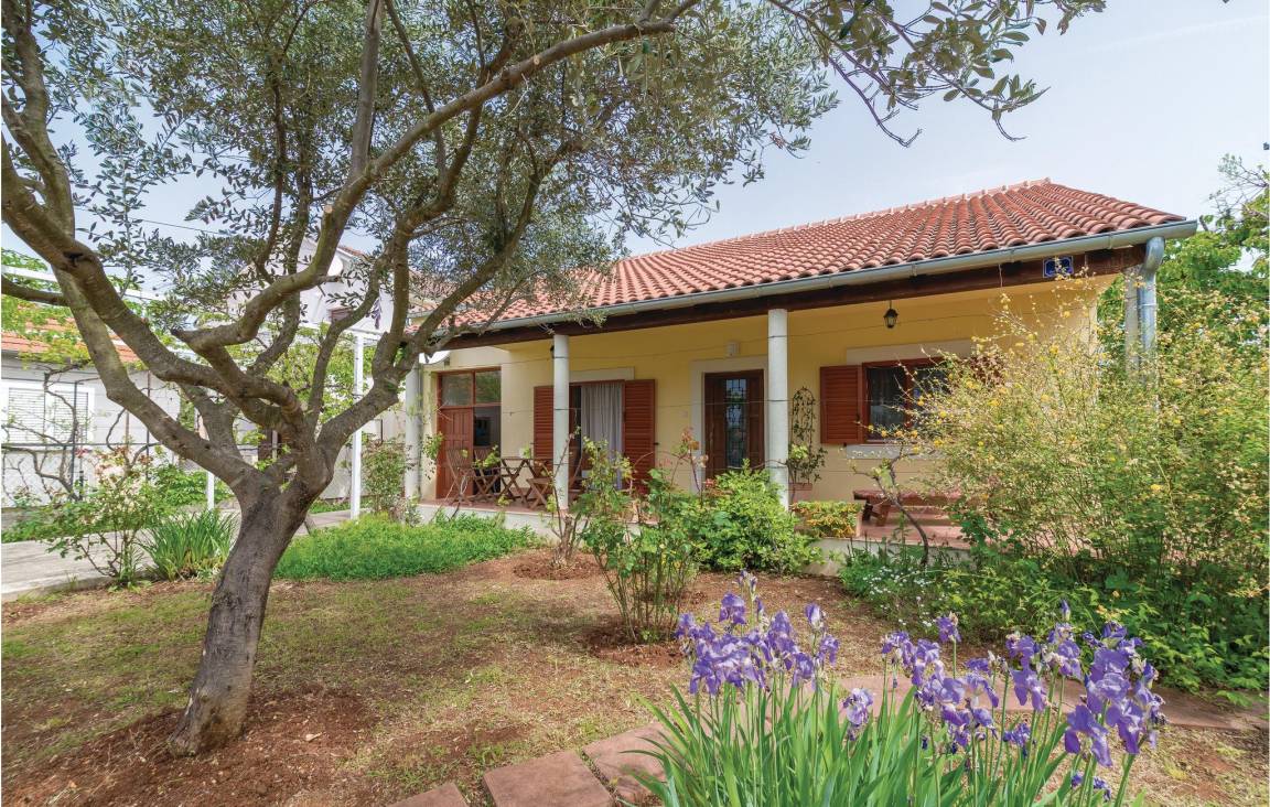 100 M² Ferienhaus ∙ 2 Schlafzimmer ∙ 6 Gäste - Bibinje