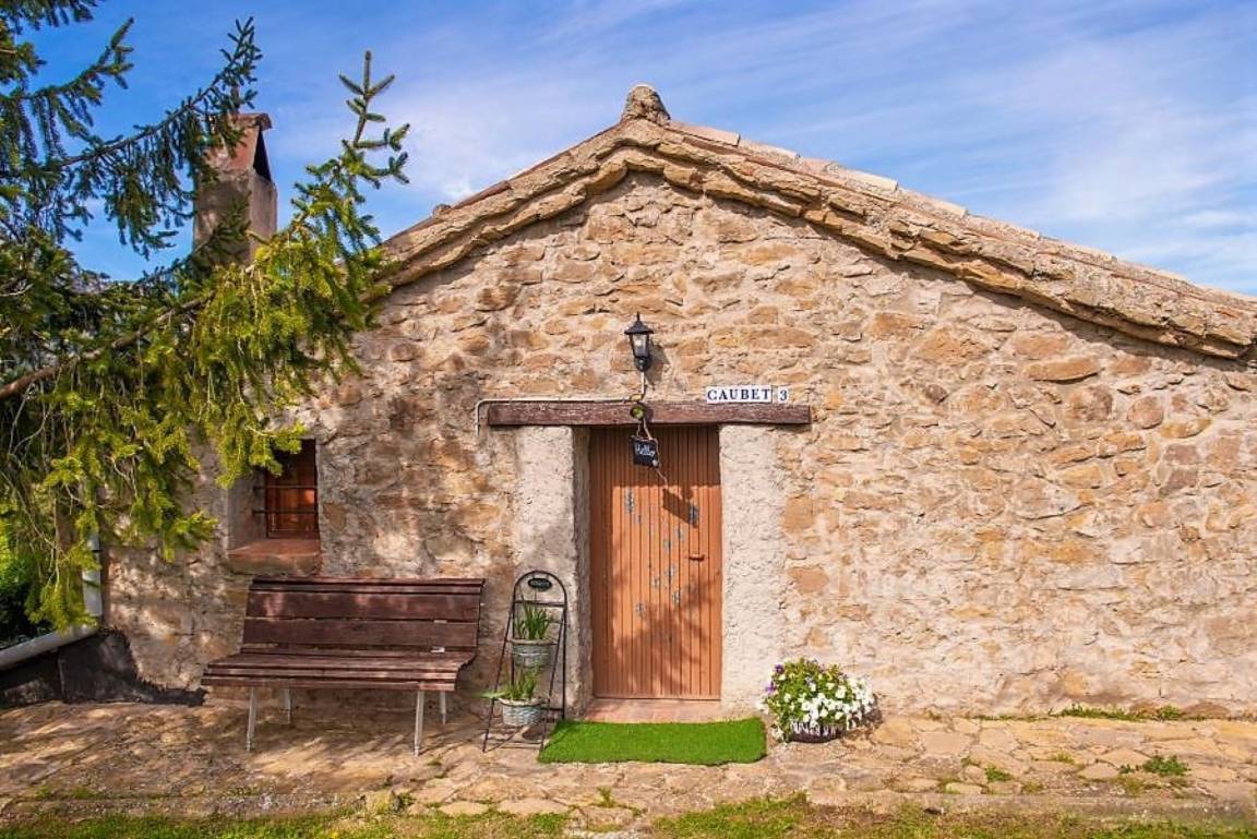 200 M² House ∙ 3 Bedrooms ∙ 8 Guests - Berga