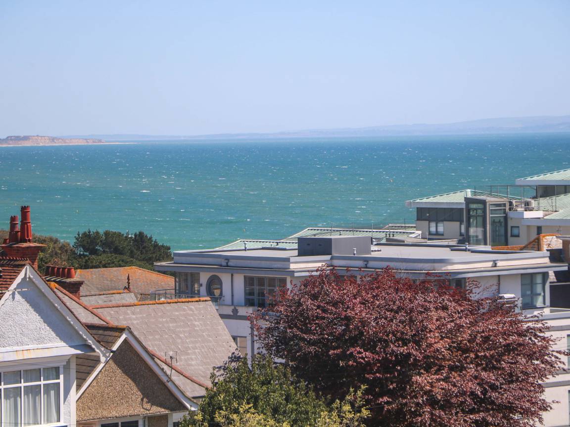 Cottage ∙ 4 Bedrooms ∙ 8 Guests - Sandbanks