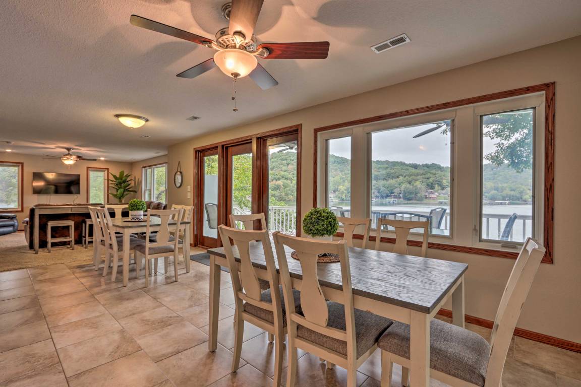 185 M² House ∙ 5 Bedrooms ∙ 12 Guests - Camdenton, MO