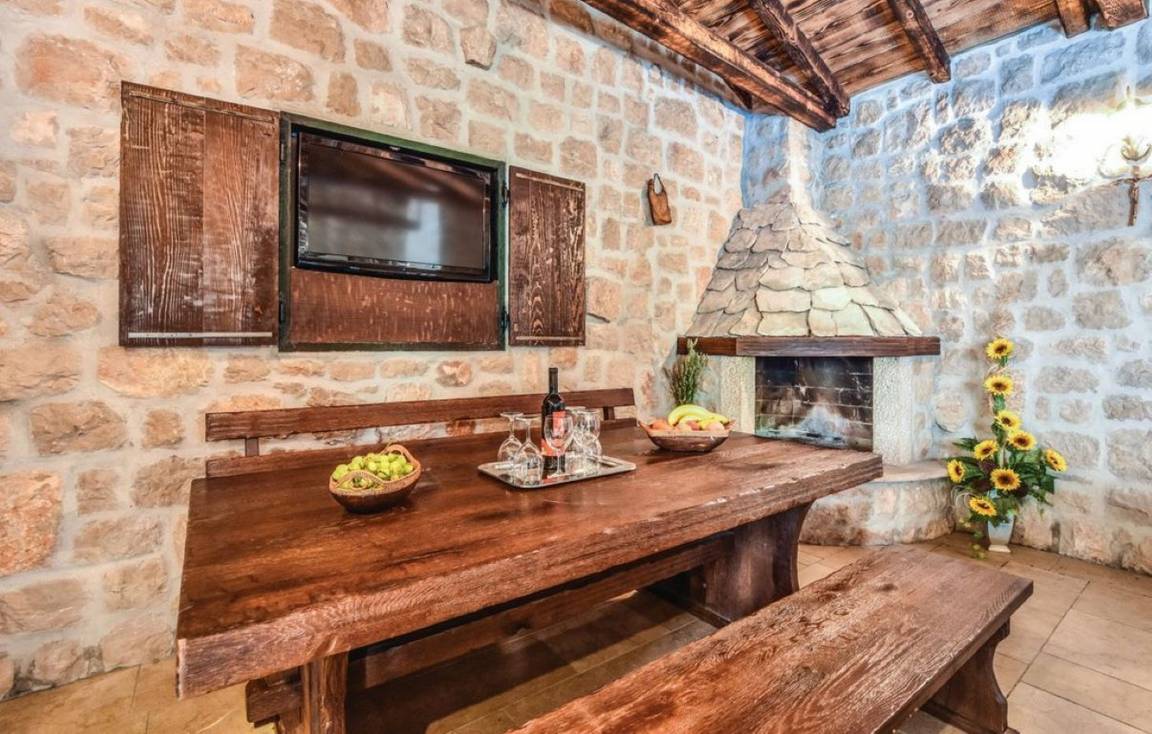 158 M² Ferienhaus ∙ 4 Schlafzimmer ∙ 9 Gäste - Baška Voda