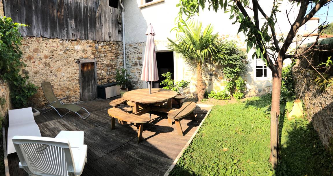 75 M² Gîte ∙ 3 Bedrooms ∙ 5 Guests - Pyrenees