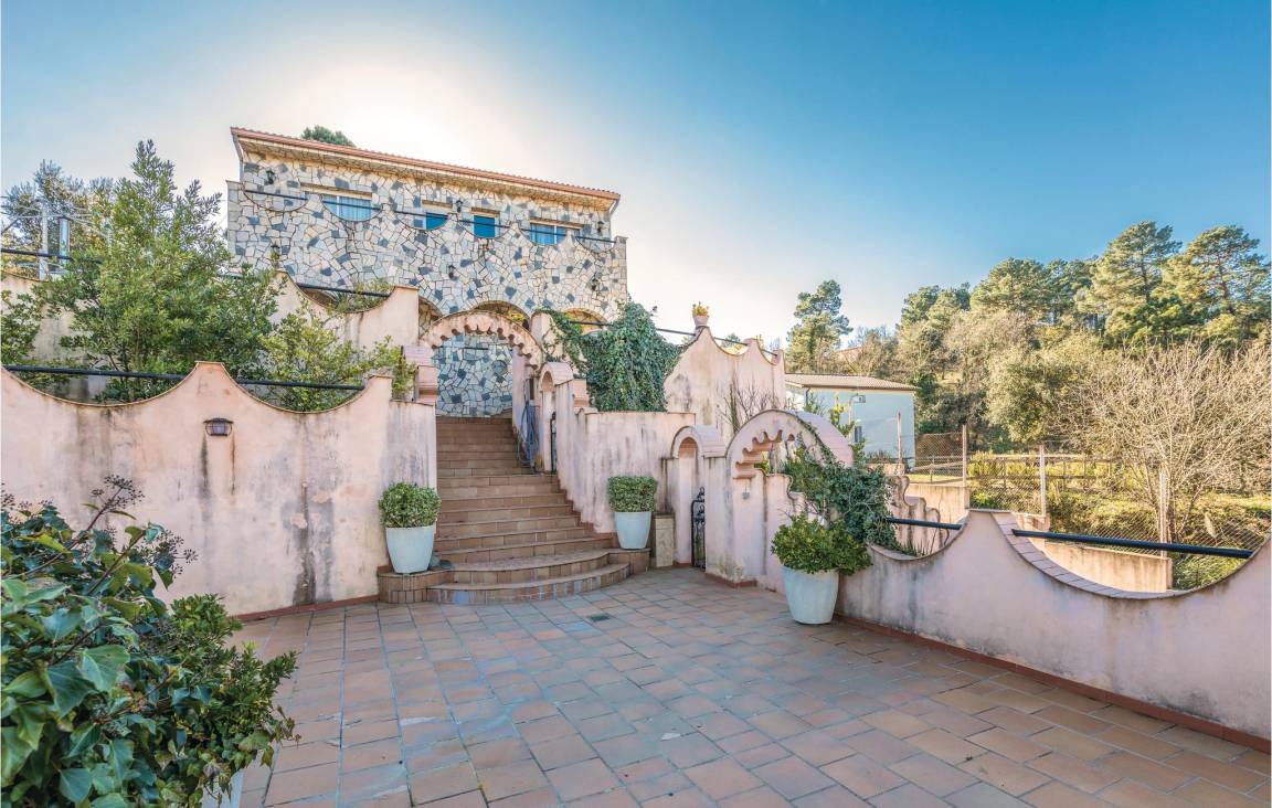 243 M² Ferienhaus ∙ 6 Schlafzimmer ∙ 12 Gäste - Tordera