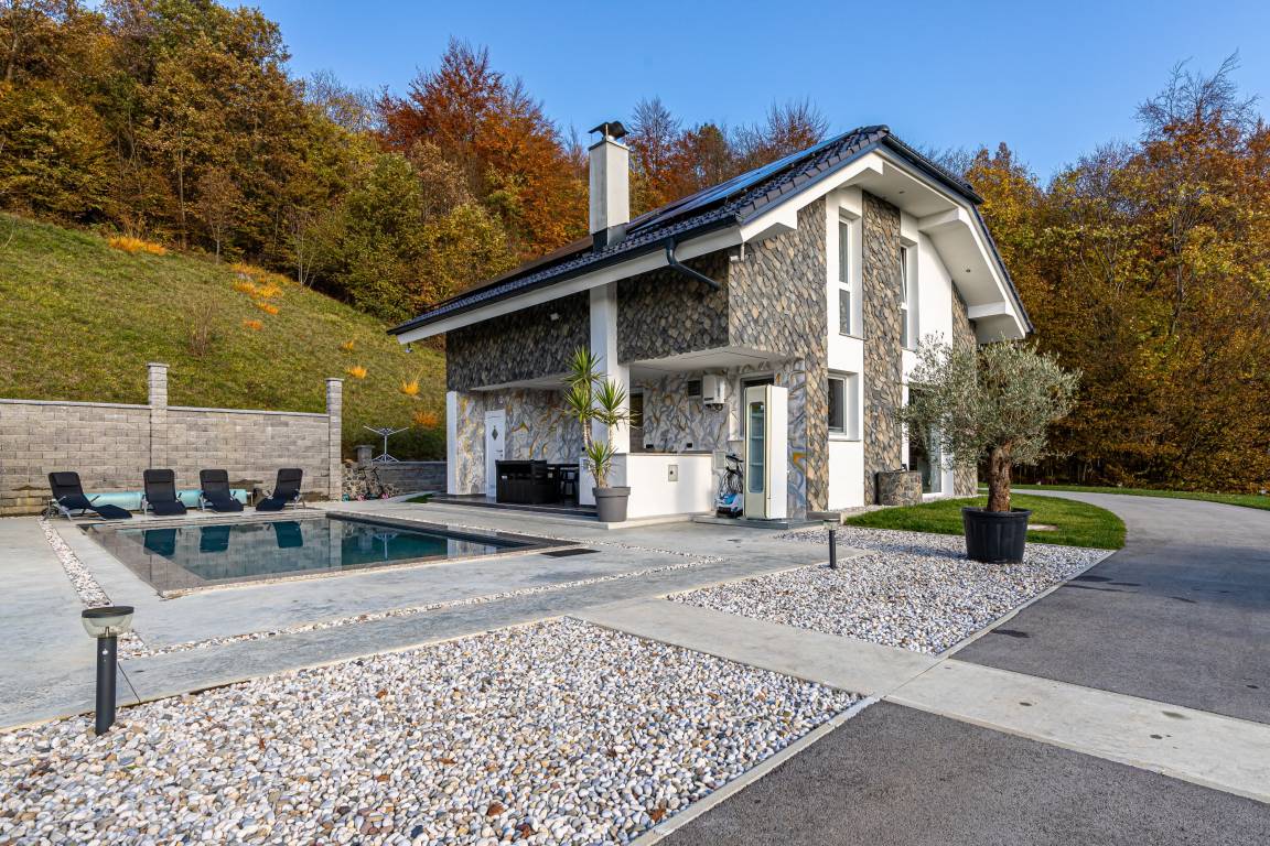 140 M² House ∙ 3 Bedrooms ∙ 10 Guests - Novo mesto