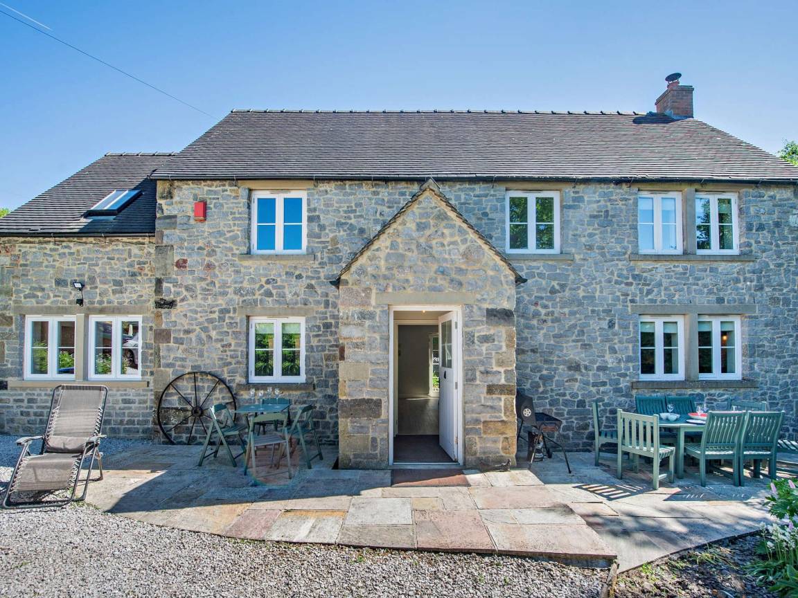 Cottage ∙ 4 Bedrooms ∙ 8 Guests - Staffordshire