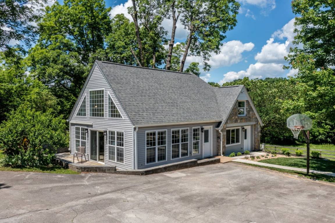 139 M² Cottage ∙ 2 Bedrooms ∙ 4 Guests - Maryville, TN