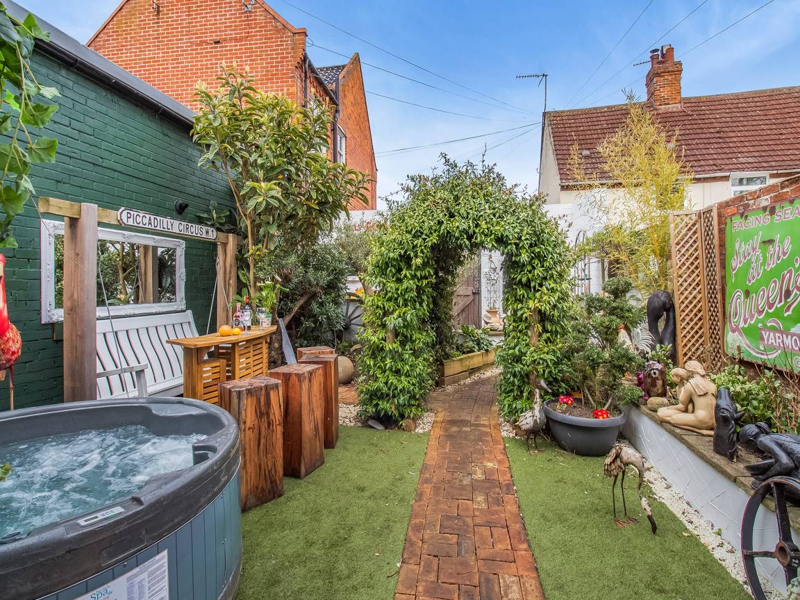 Cottage ∙ 2 Bedrooms ∙ 4 Guests - Suffolk