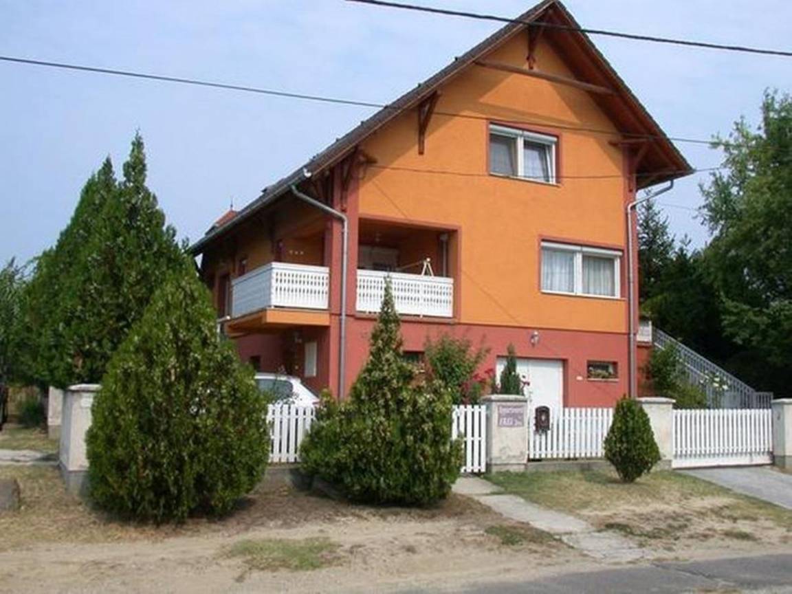 100 M² Apartment ∙ 4 Bedrooms ∙ 8 Guests - Fonyód