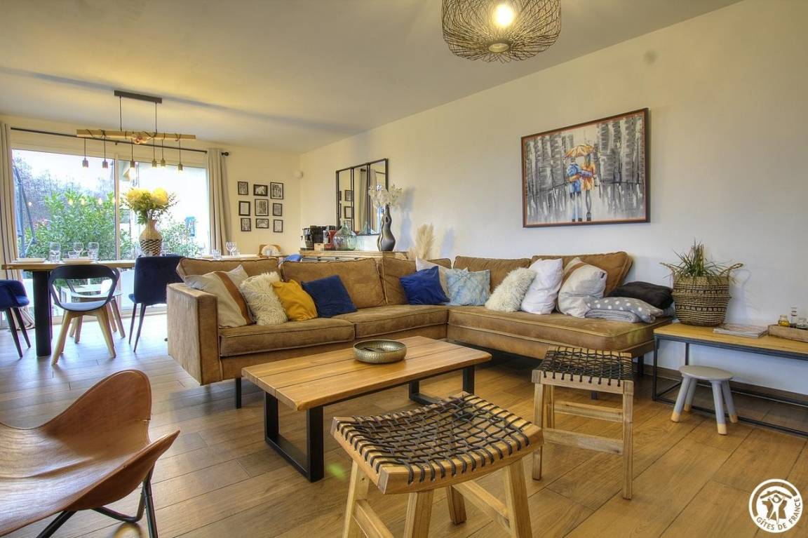 154 M² Gîte ∙ 6 Chambres ∙ 12 Personnes - Ain