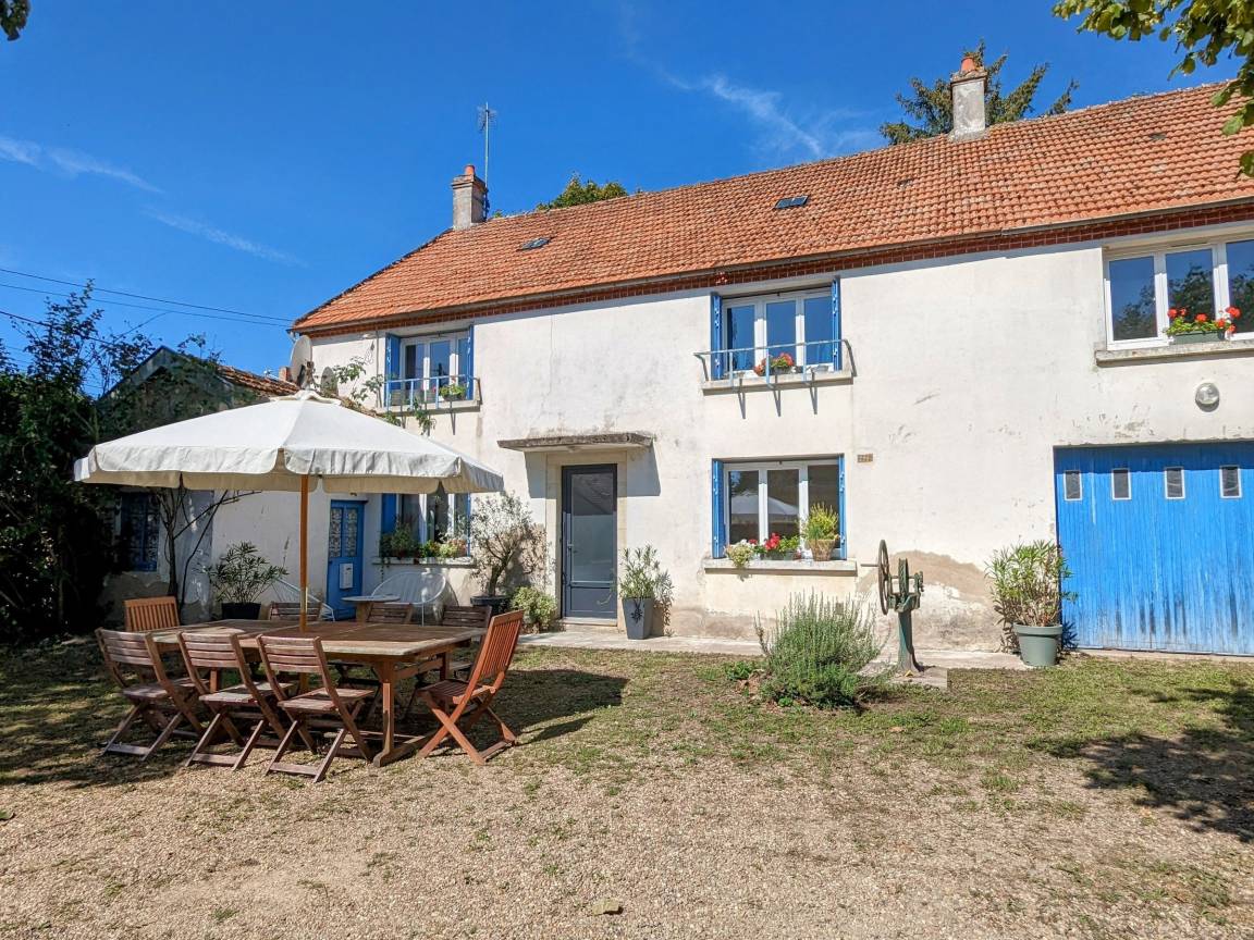 180 M² Cottage ∙ 4 Chambres ∙ 8 Personnes - Auxonne
