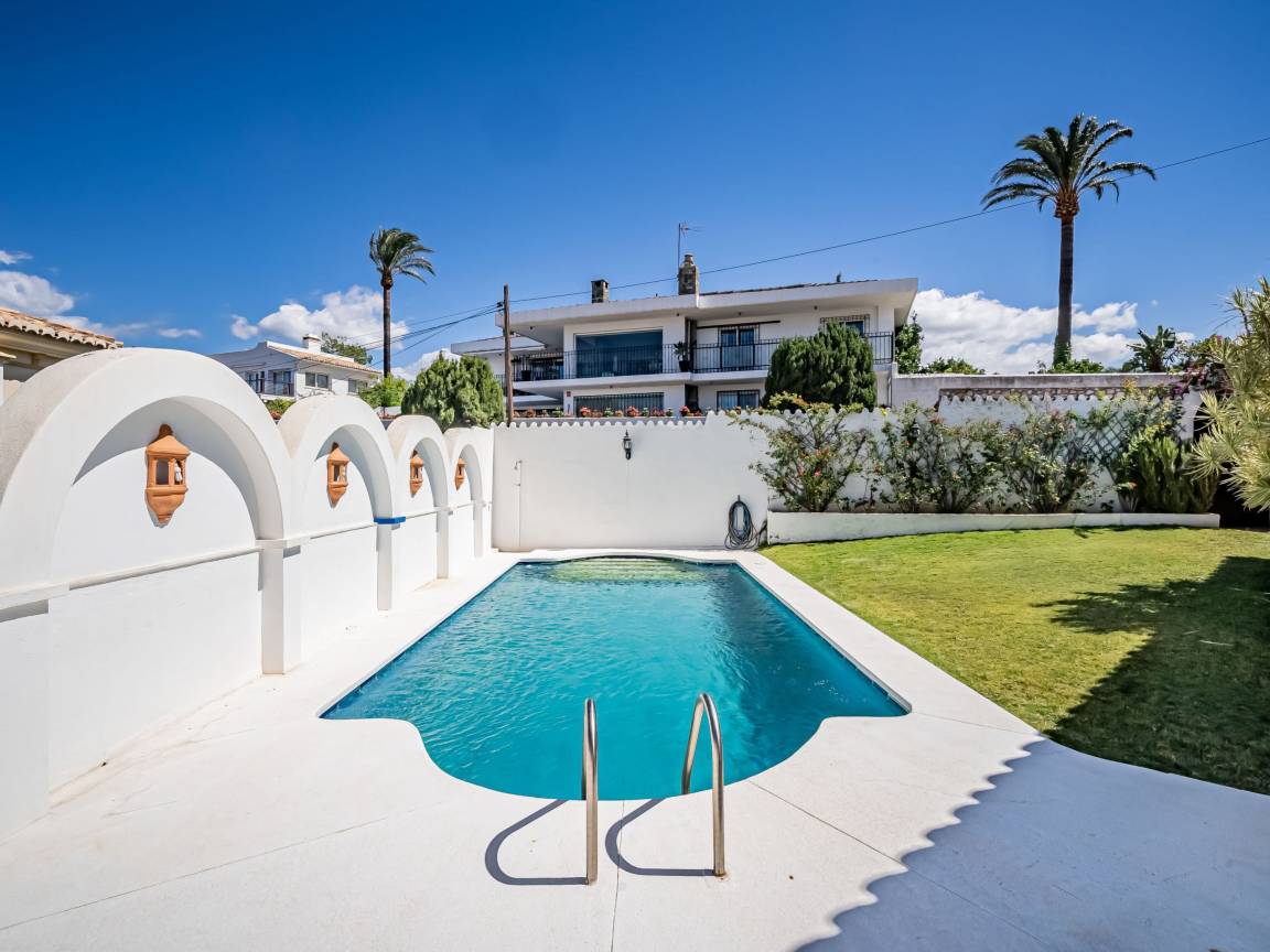 242 M² House ∙ 1 Bedroom ∙ 8 Guests - Marbella
