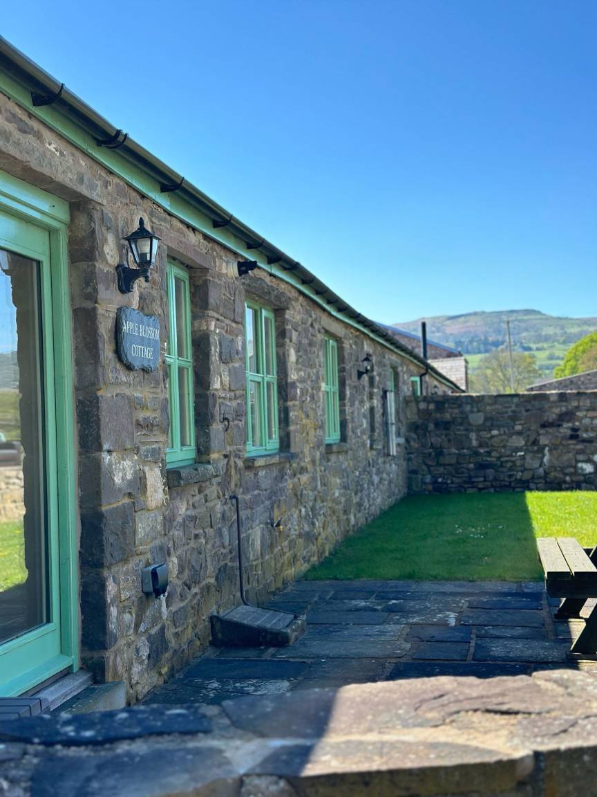 100 M² Cottage ∙ 2 Bedrooms ∙ 4 Guests - Abergavenny