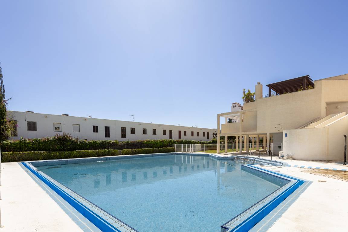 111 M² Huoneisto ∙ 3 Makuuhuonetta ∙ 6 Vierasta - Aguadulce