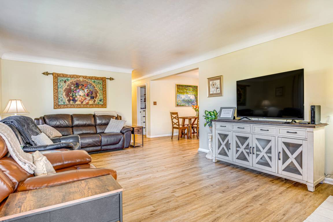 210 M² House ∙ 4 Bedrooms ∙ 7 Guests - Greenwood, IN
